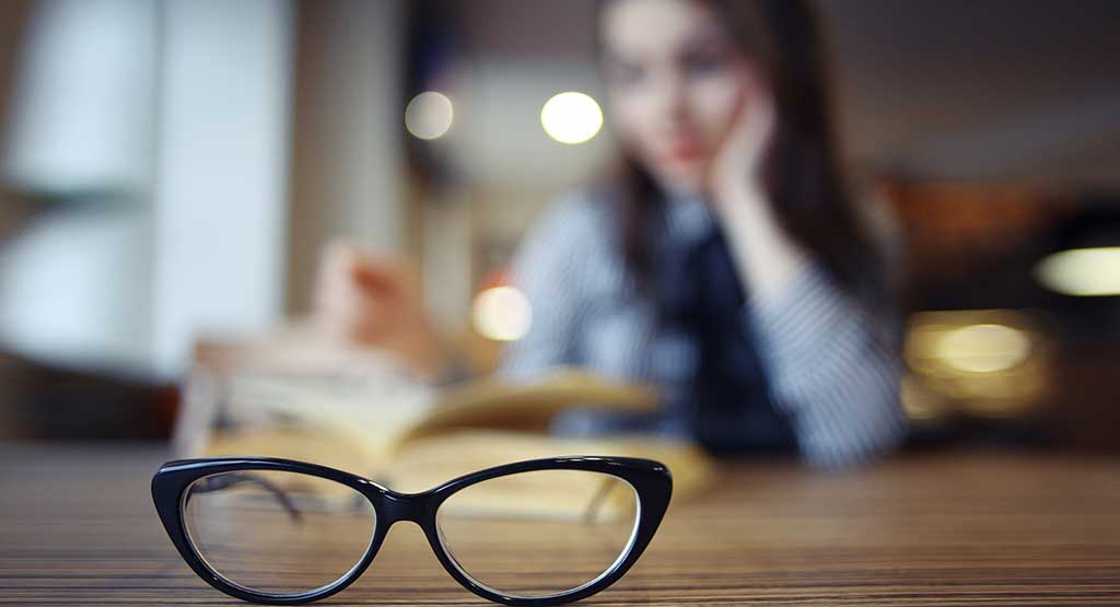 Visão embaçada: até que ponto é normal? - DermaVisus